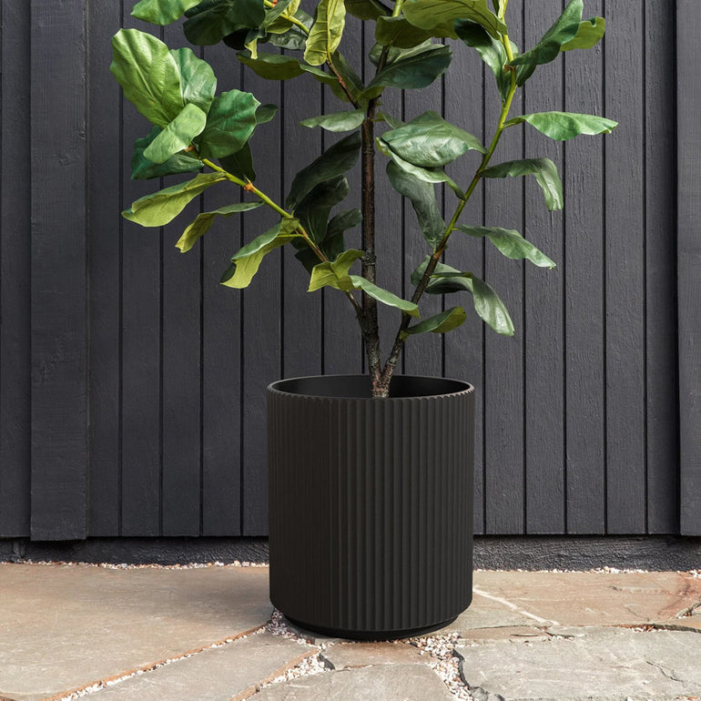 Veradek planters made in Canada - Alphaplantes