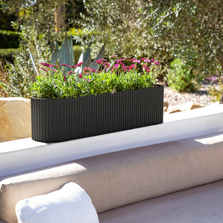 Veradek planters made in Canada - Alphaplantes